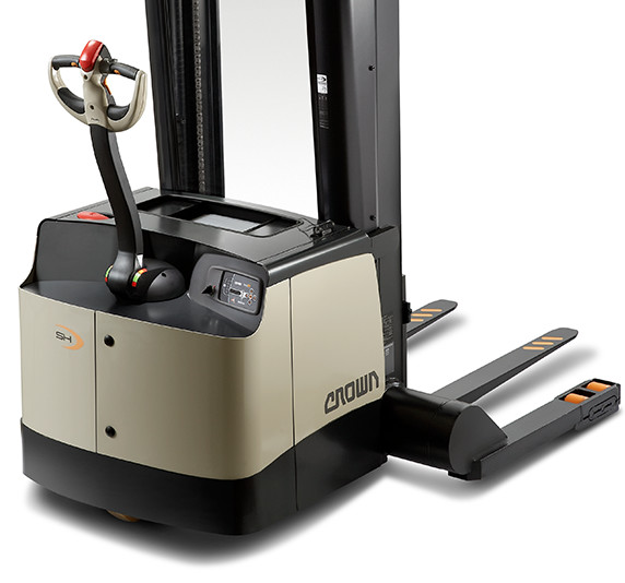 Straddle Stackers | SH/SHR Series | Crown Lift Trucks
