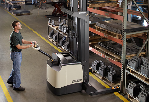 Straddle Stackers | SH/SHR Series | Crown Lift Trucks