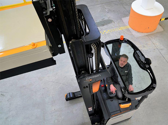 Carretillas retráctiles | Serie ESR | Crown Lift Trucks España